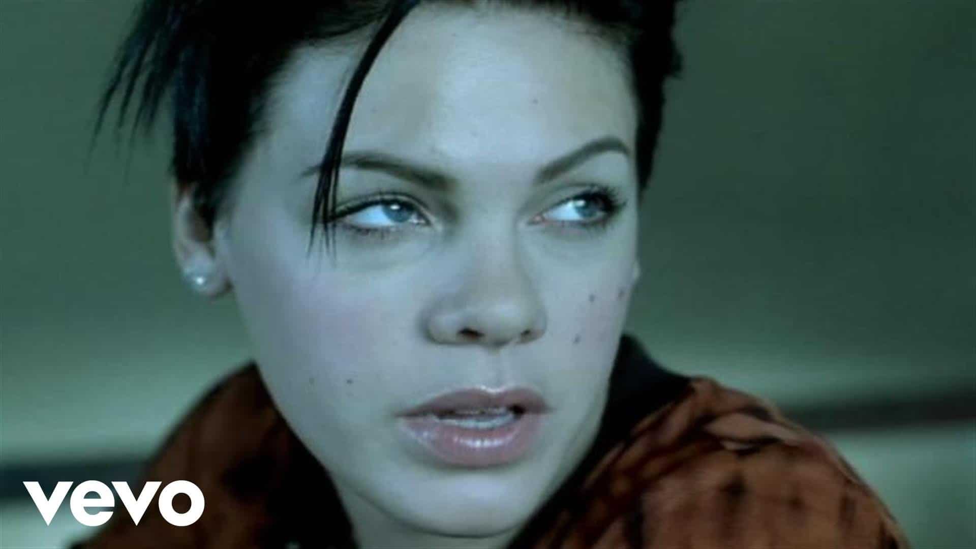 Pink – Family Portrait